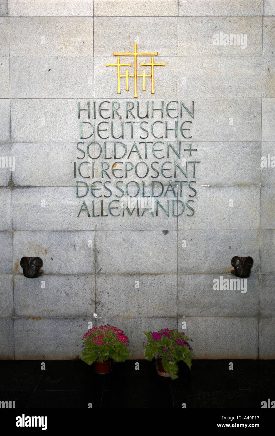 Axis war cemetery hi-res stock photography and images - Alamy