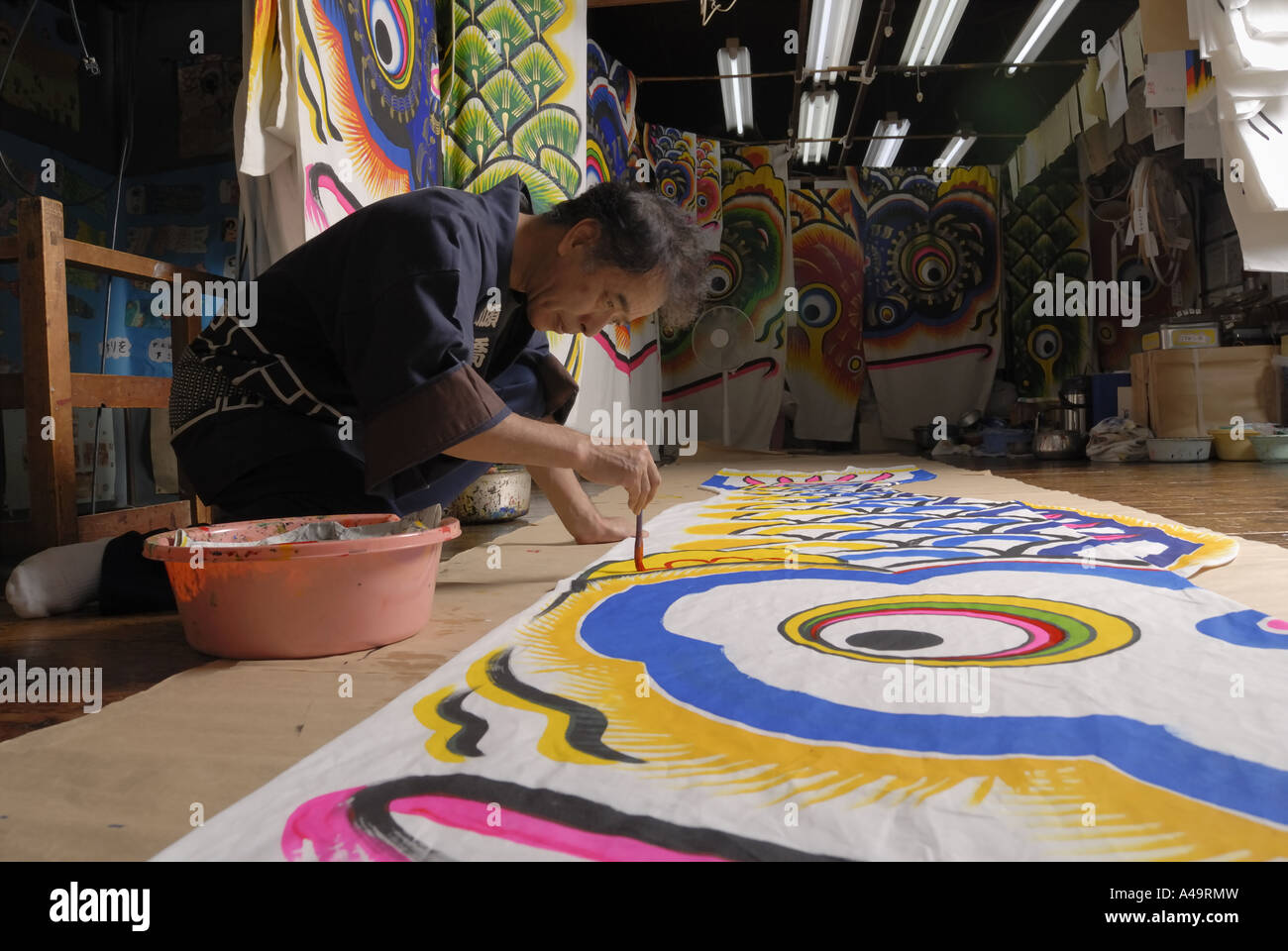 Side profile of a painter painting Stock Photo - Alamy