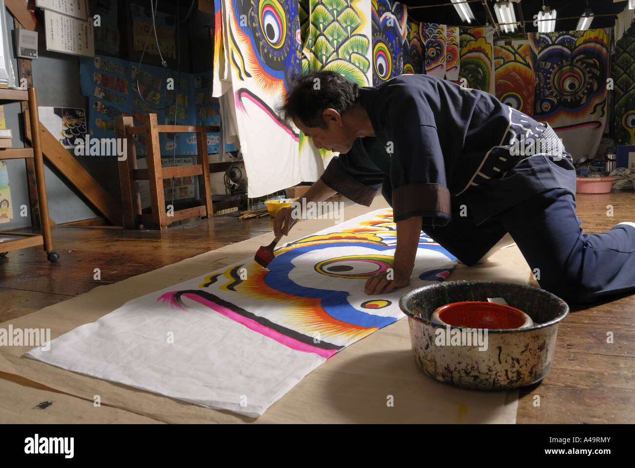 Side profile of a painter painting Stock Photo - Alamy