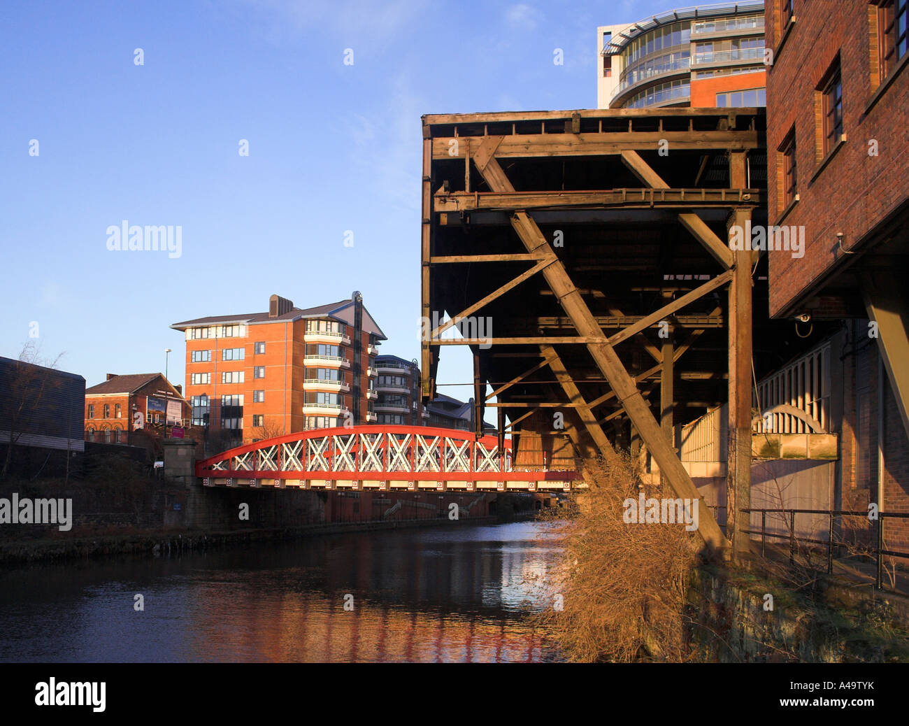 Old warehouse manchester england hi-res stock photography and images ...
