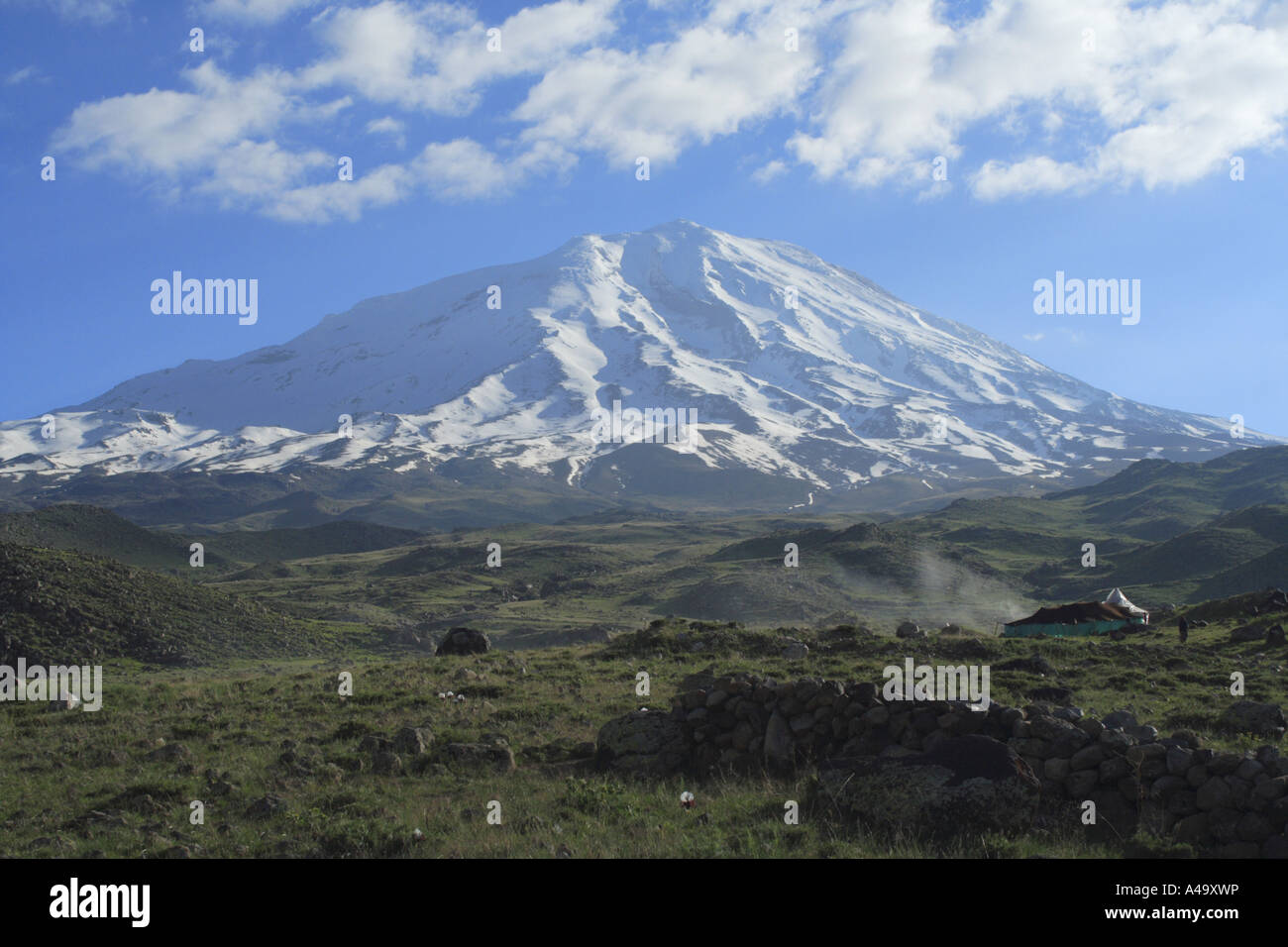 Mount Ararat (5165 m), highest mountain of Turkey, in morning dawn with ...