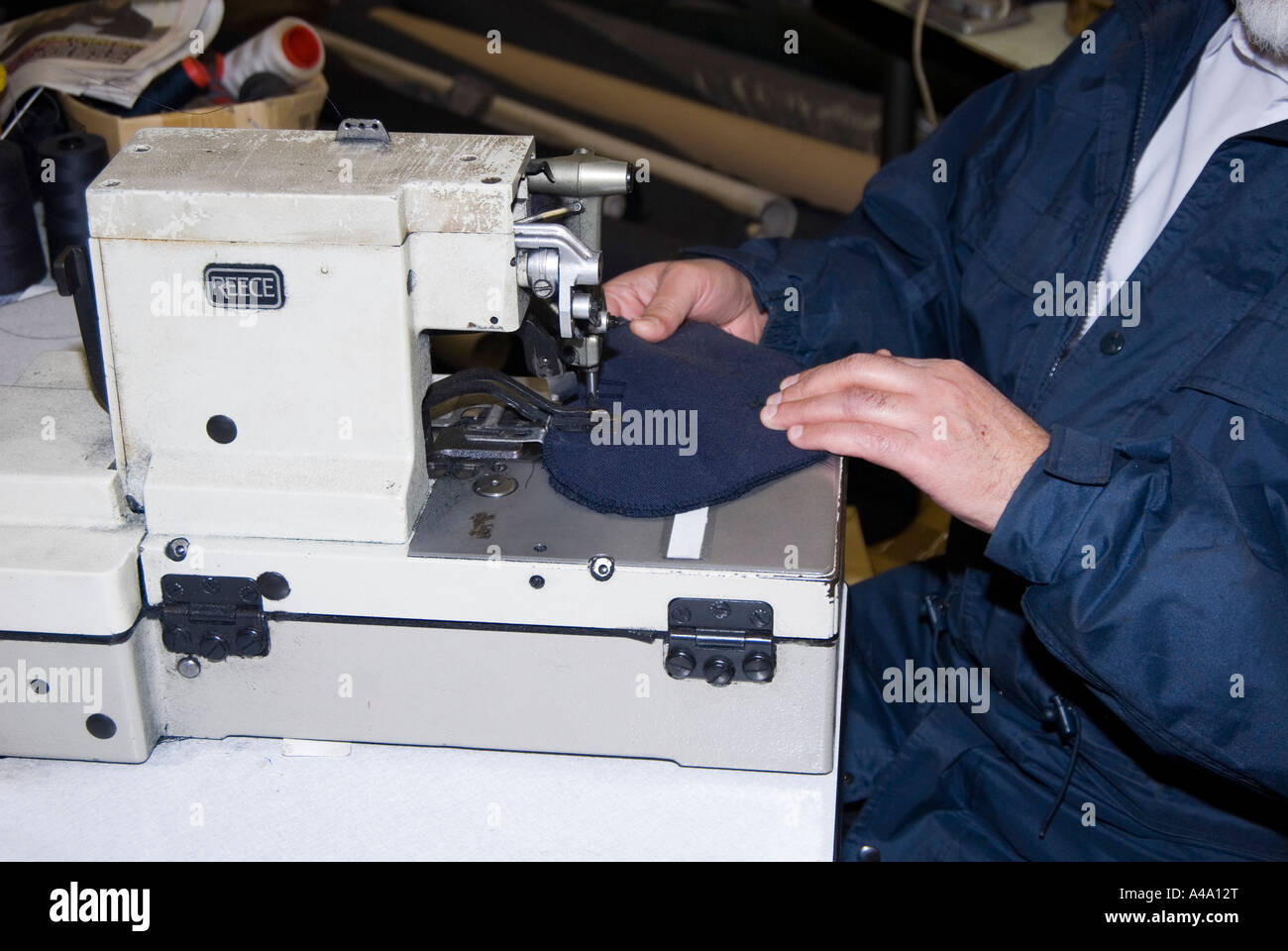 Sewing machine operator hi-res stock photography and images - Alamy