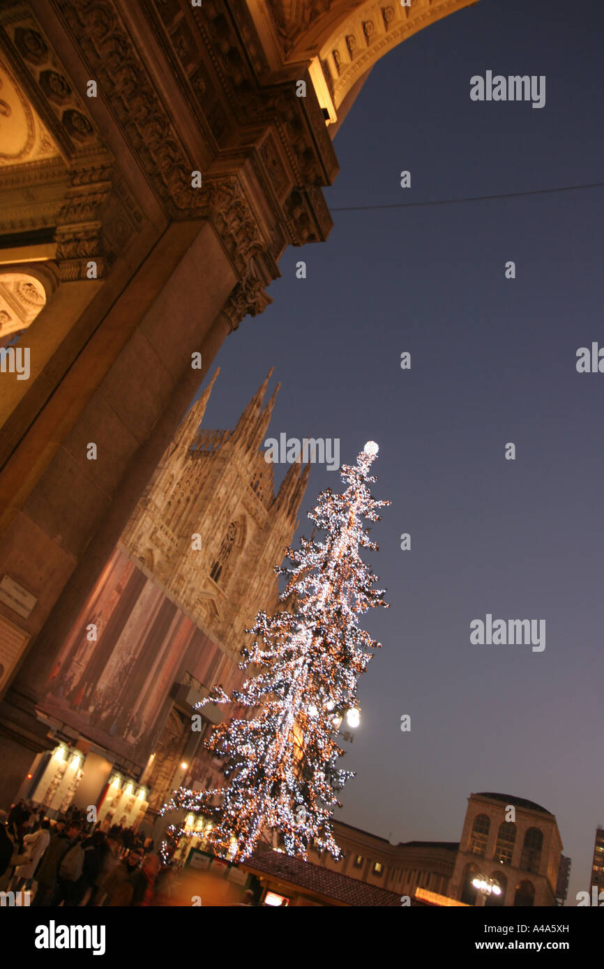 Duomo cathedral gothic christmas tree hi-res stock photography and ...
