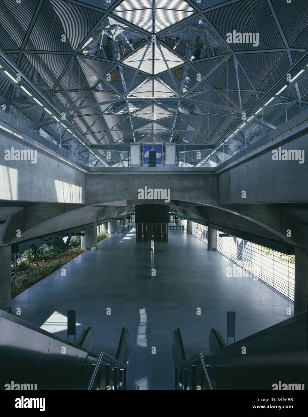 Concourse level hi-res stock photography and images - Alamy