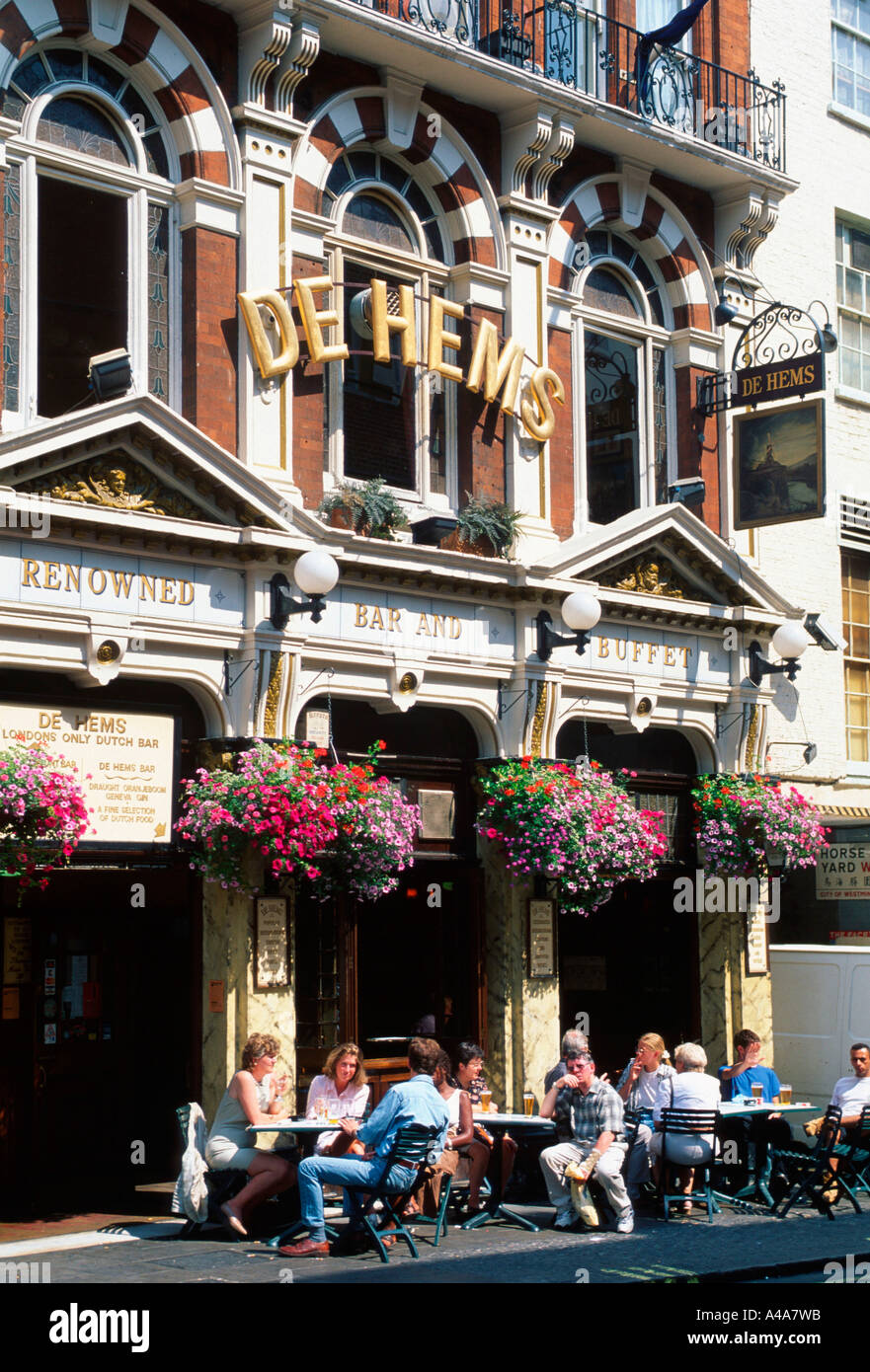 Pavement cafe / London Stock Photo - Alamy