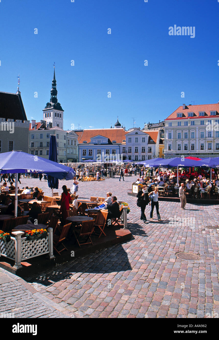 Dining town hall square tallinn hi-res stock photography and images - Alamy