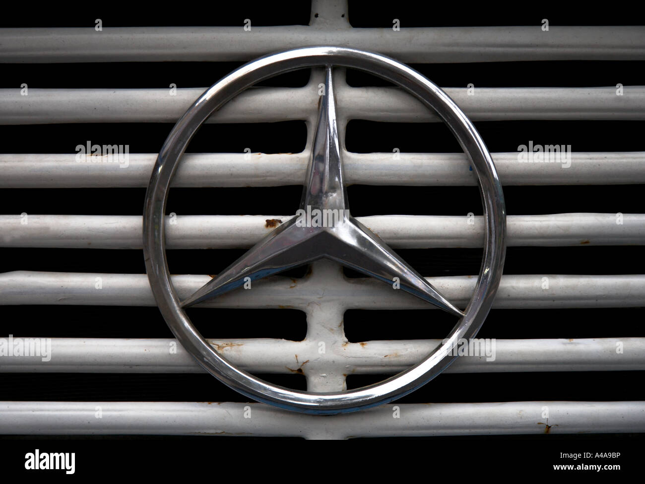 Mercedes badge hi-res stock photography and images - Alamy