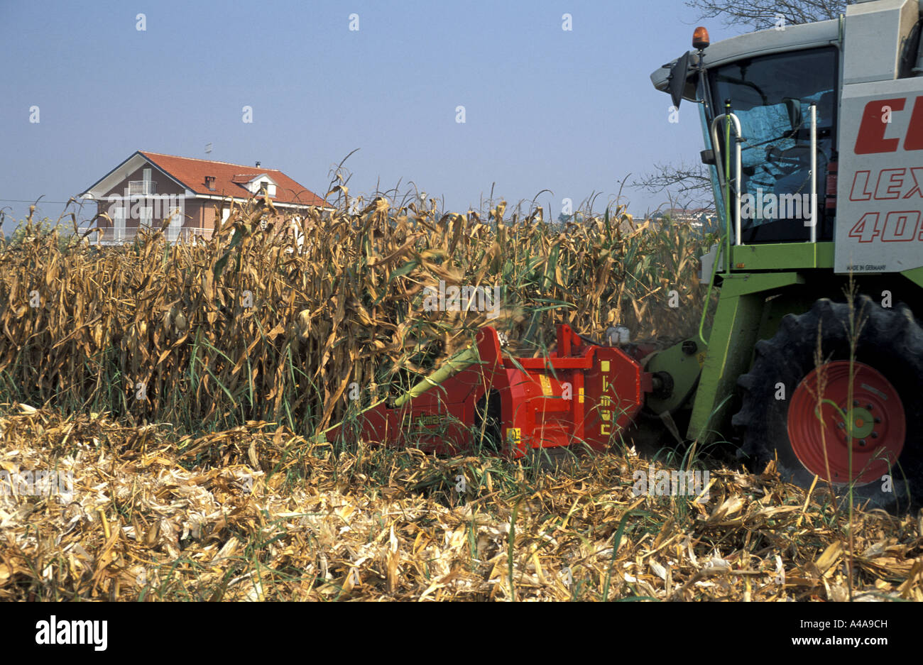 Threshing hi-res stock photography and images - Alamy