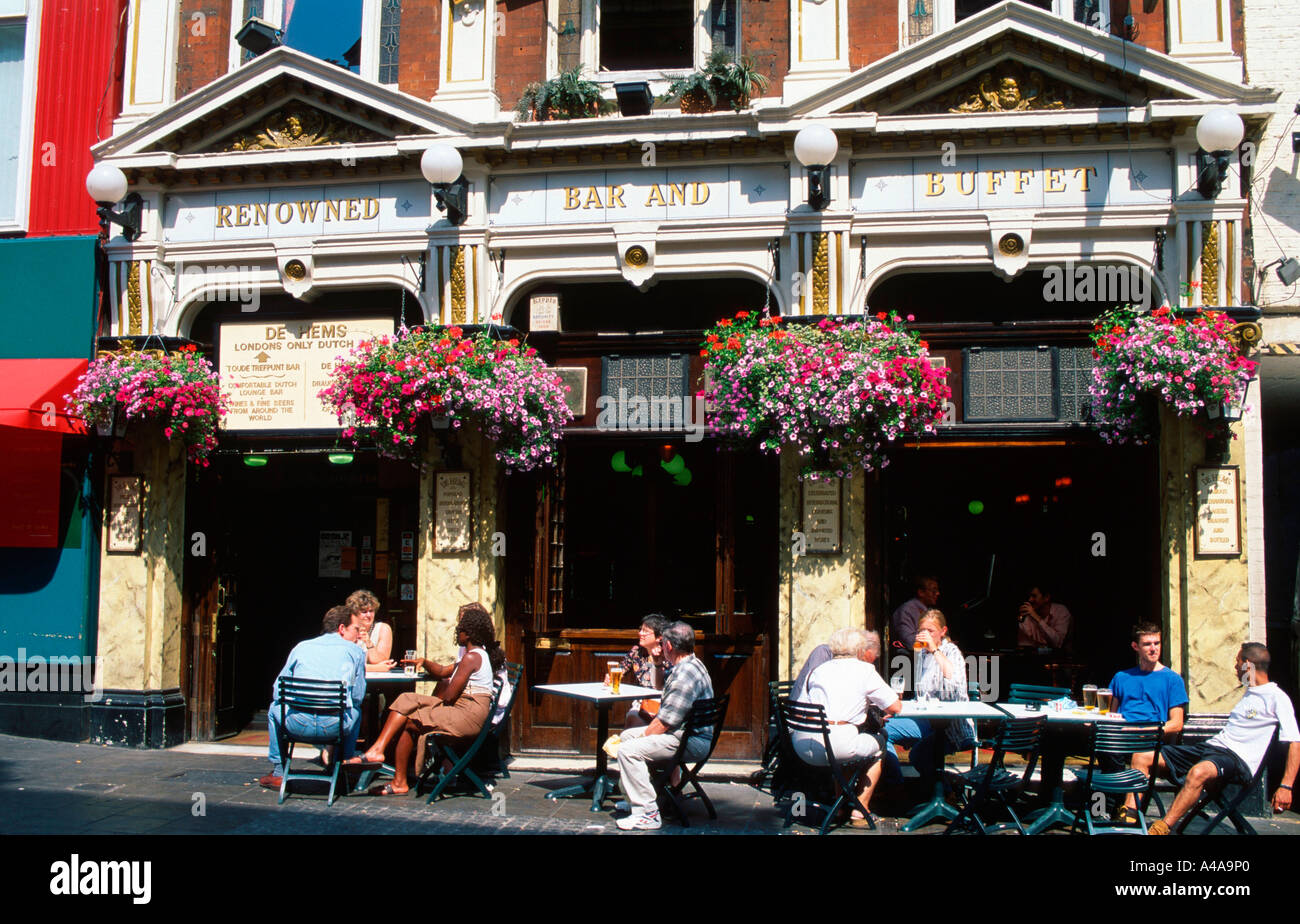 Pavement cafe / London Stock Photo - Alamy
