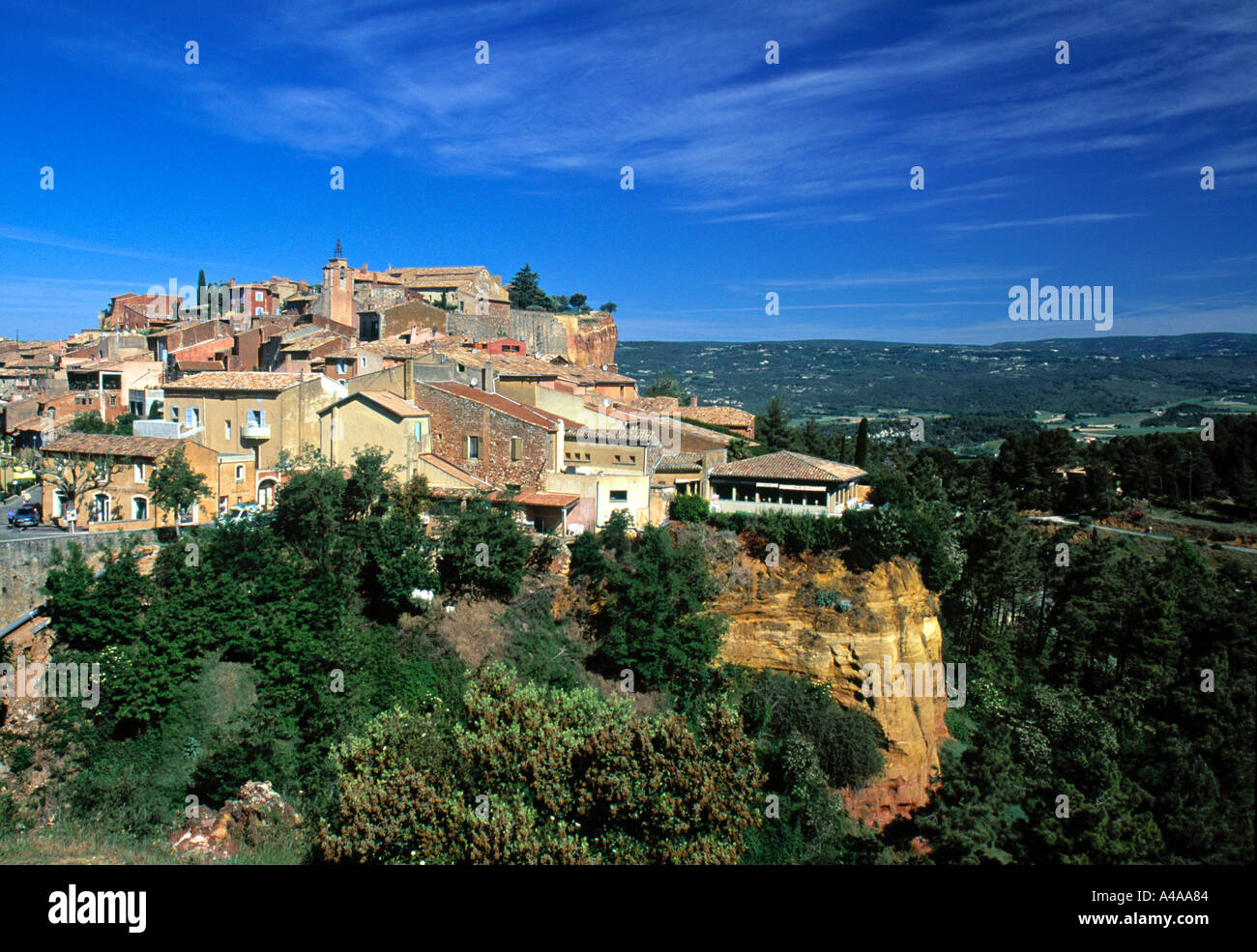 Roussillon vaucluse france hi-res stock photography and images - Alamy