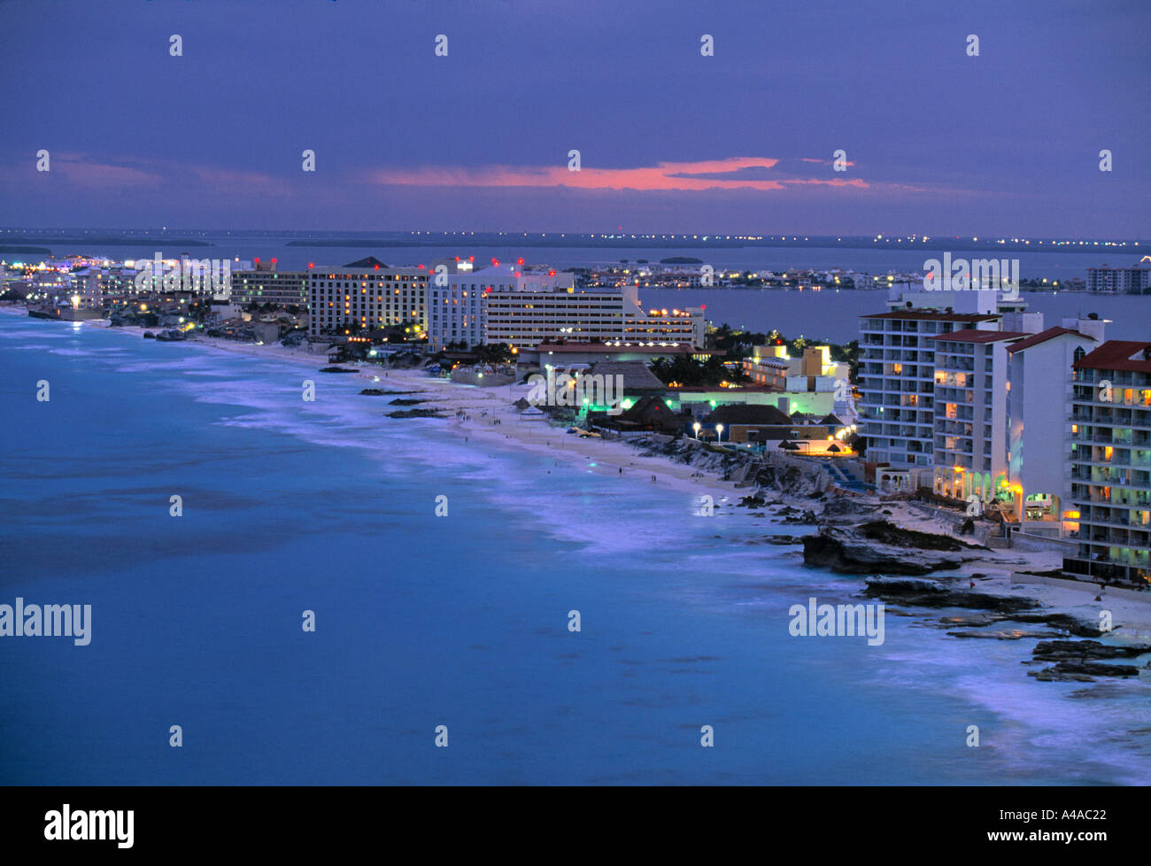 Cancun mexico beach night hi-res stock photography and images - Alamy