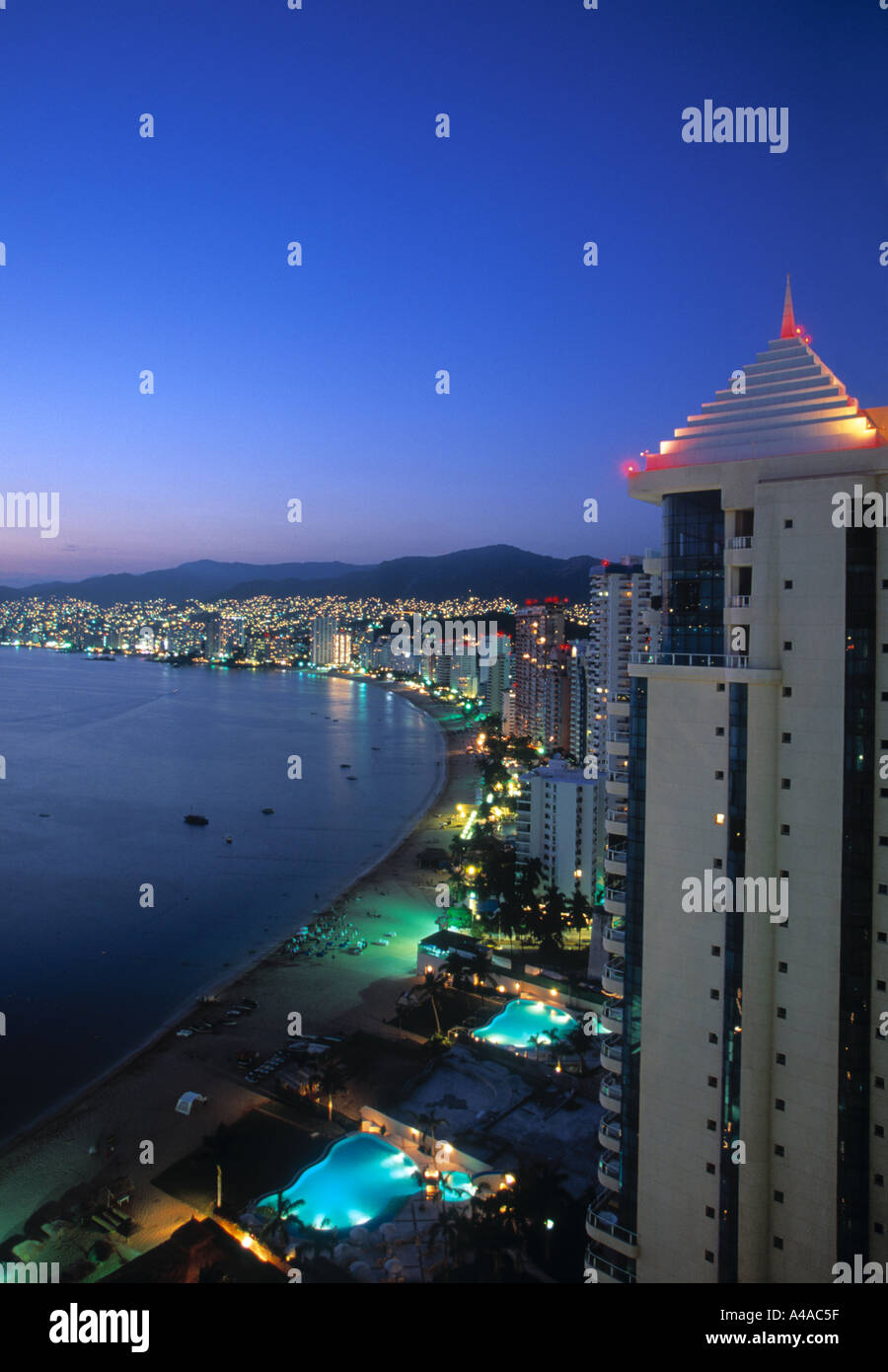 Acapulco mexico night hi-res stock photography and images - Alamy