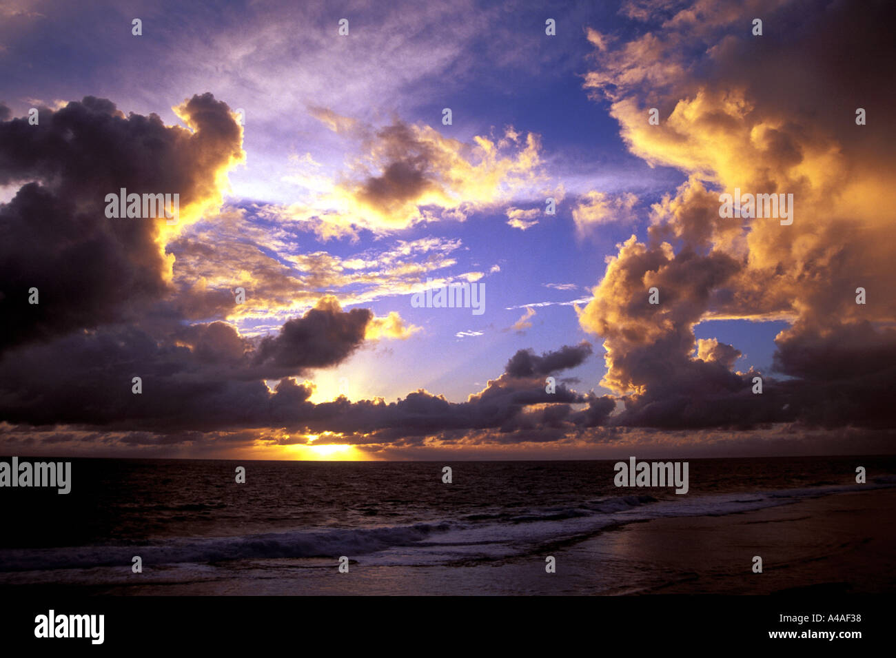 Cook Islands Mangaia Sunrise over the Pacific Ocean Stock Photo - Alamy