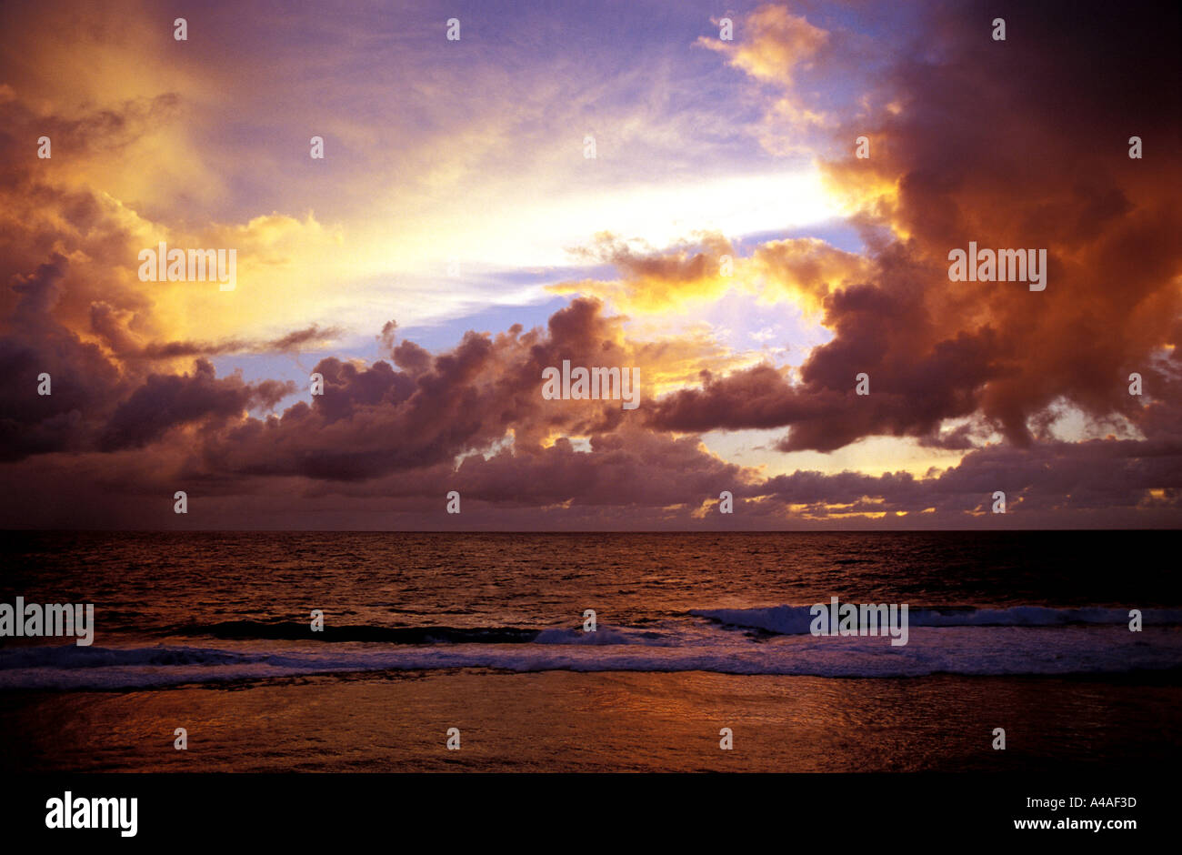 Cook Islands Mangaia Sunrise over the Pacific Ocean Stock Photo - Alamy