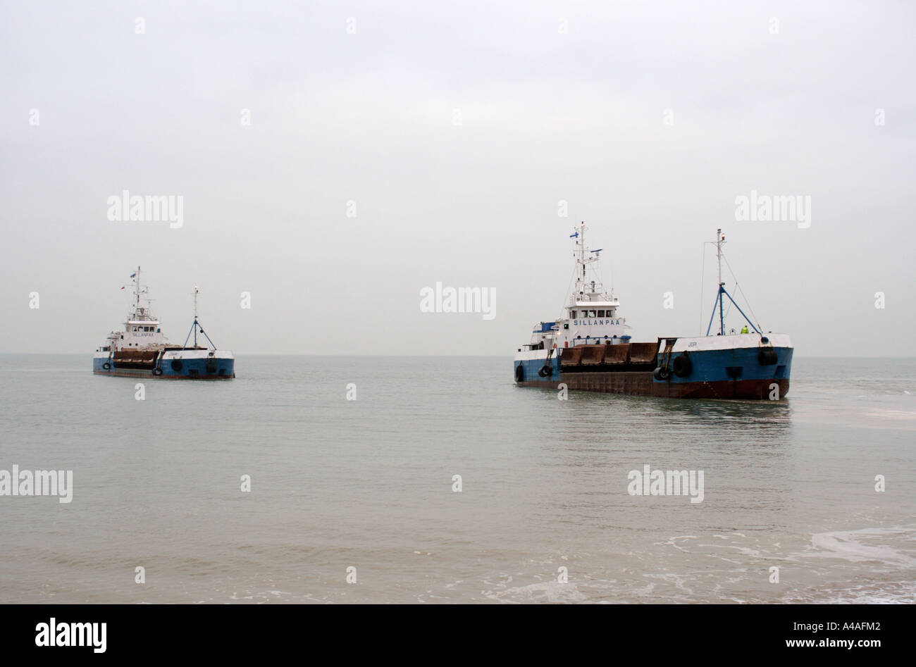 Two bulk carriers hi-res stock photography and images - Alamy