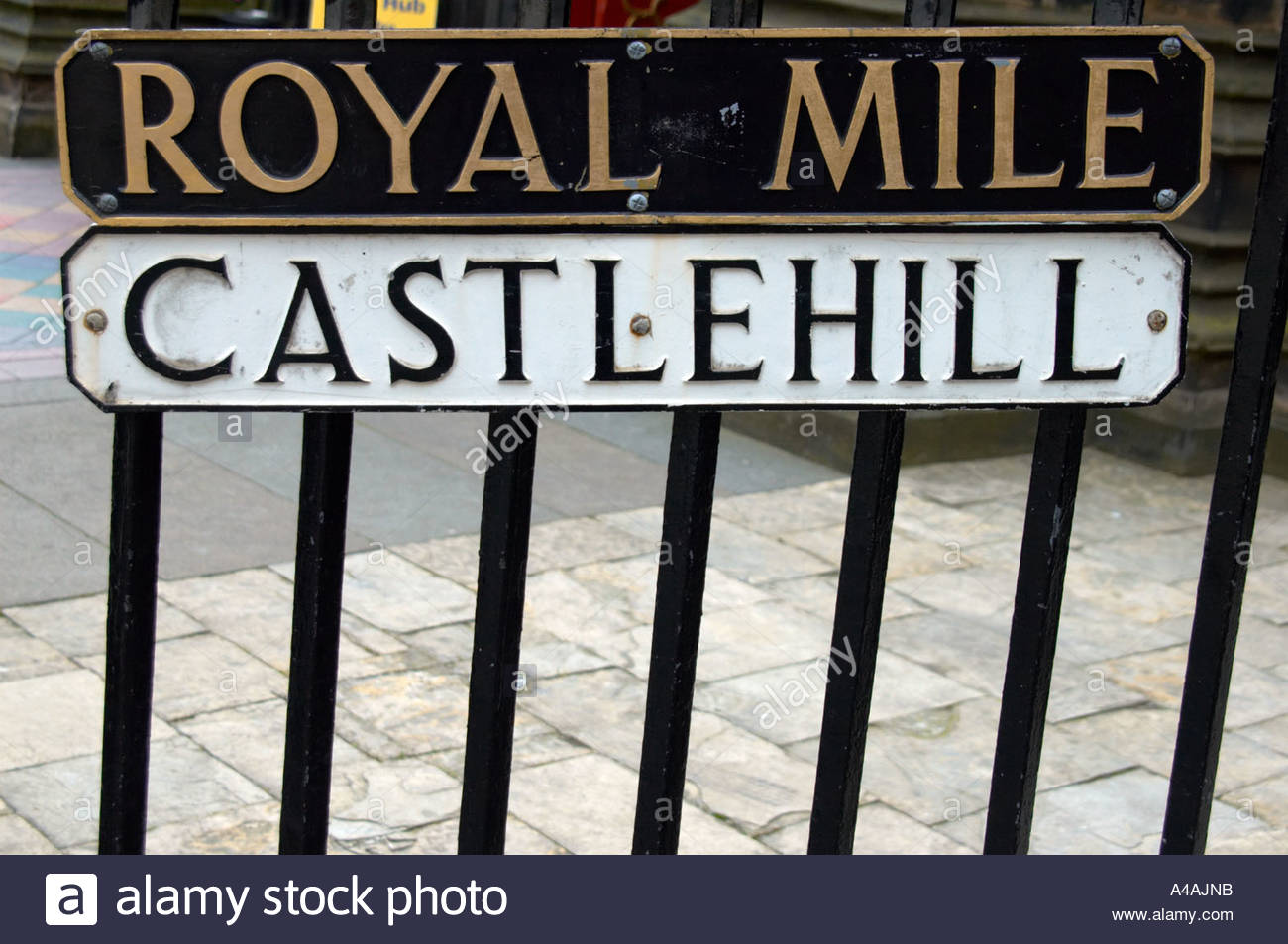 Signpost for the Royal Mile, Edinburgh SCOTLAND Stock Photo - Alamy