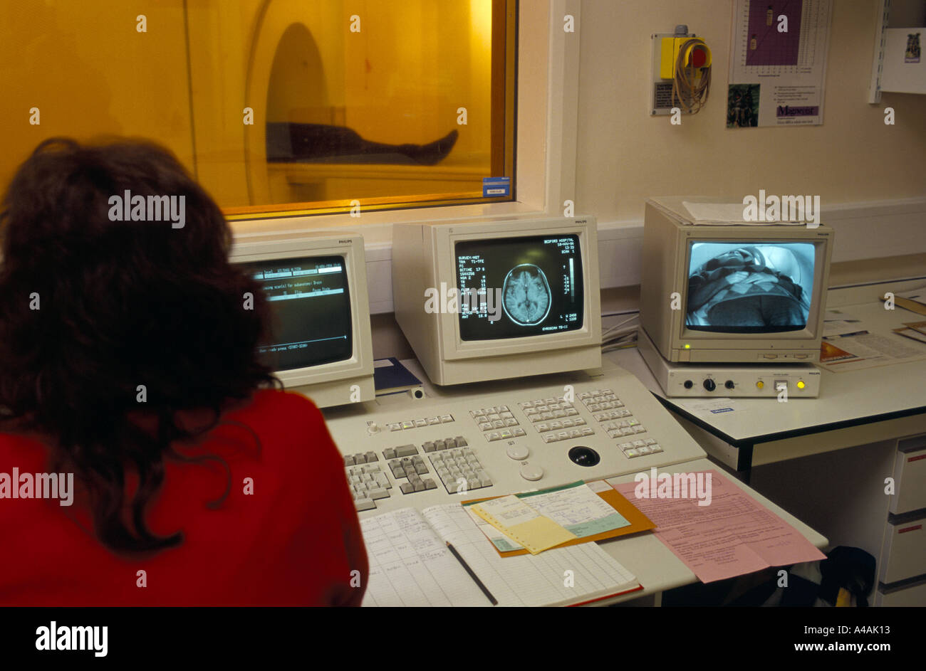 magnetic resonance scanner bedford hospital 1994 Stock Photo - Alamy