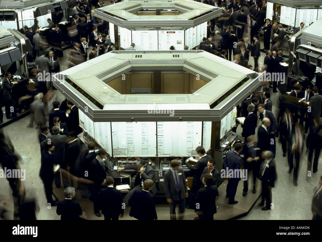 brokers traders at old stock exchange pre 1986 'big bang' Stock Photo ...
