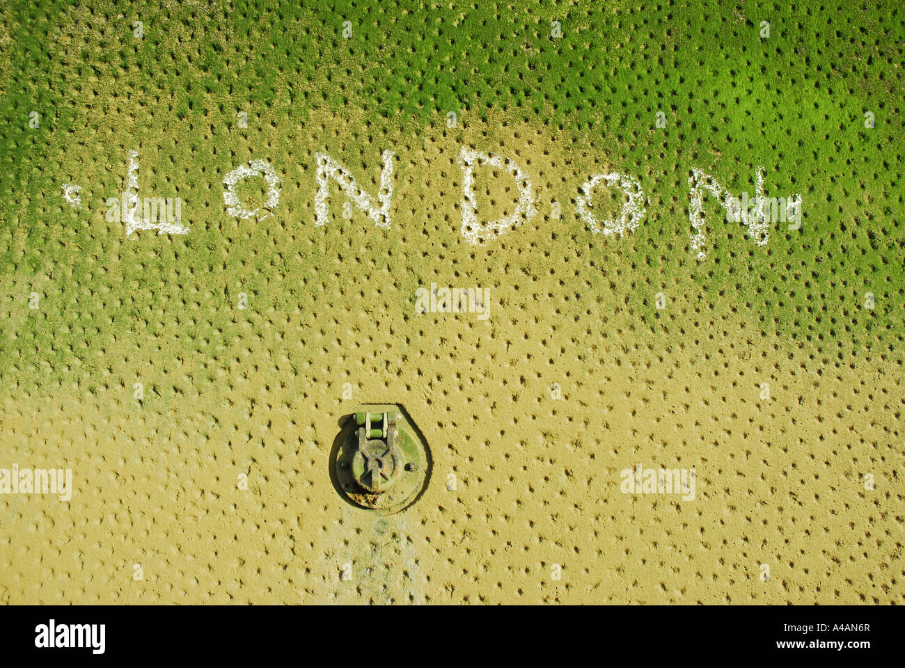 Graffiti on river thames wall hi-res stock photography and images - Alamy