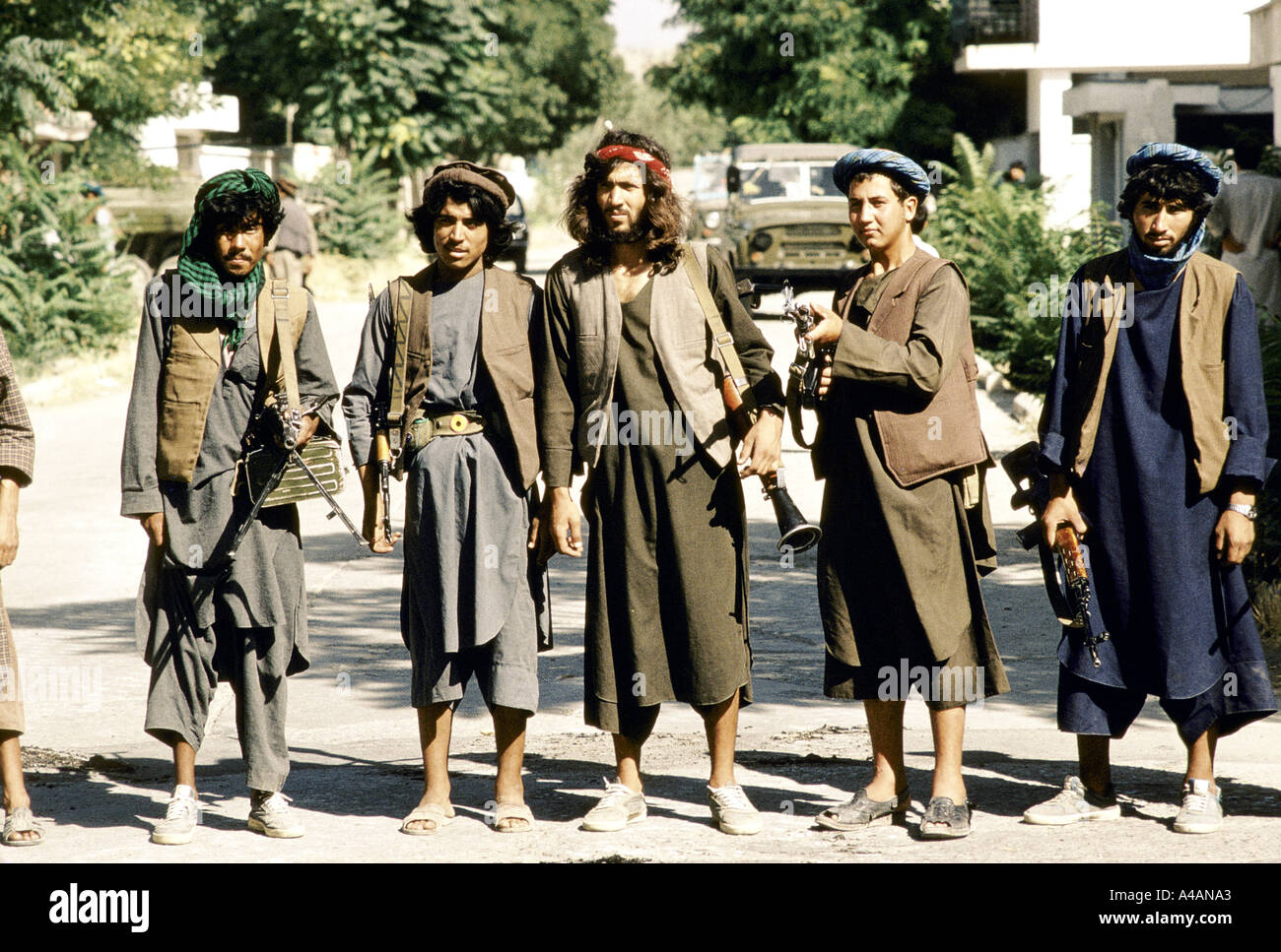 kabul afghanistan 1992 mujahideen guard positions throughout the ...