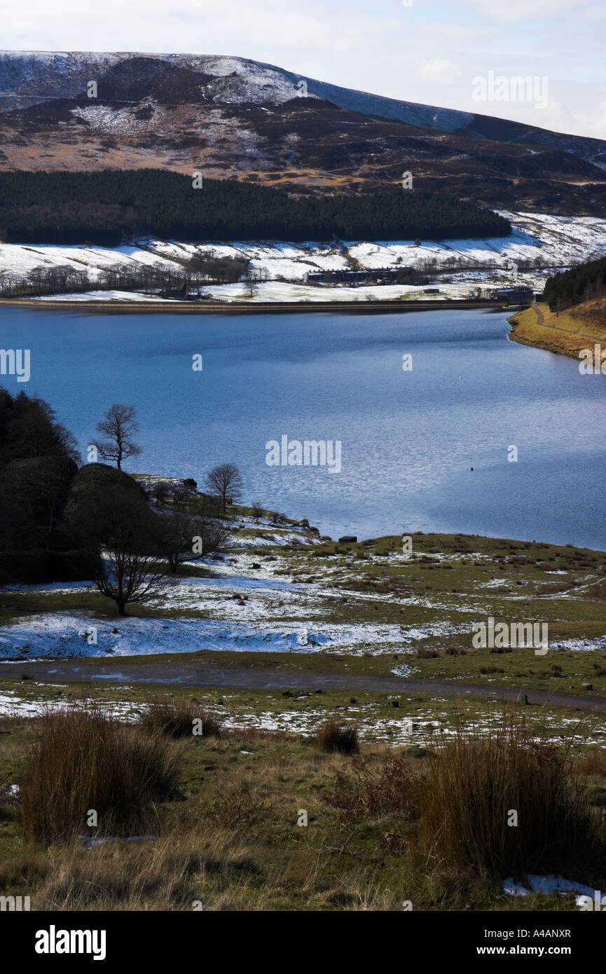 A wintry view of DoveStone Reservoir at Greenfield near Oldham in ...
