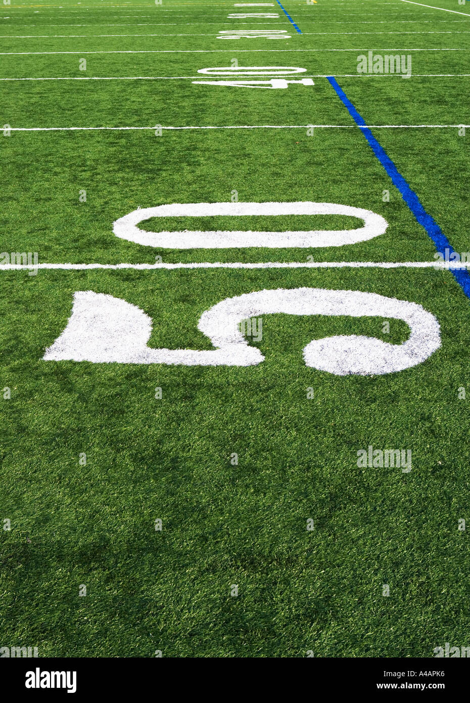50 YARD LINE AT FOOTBALL FIELD Stock Photo - Alamy