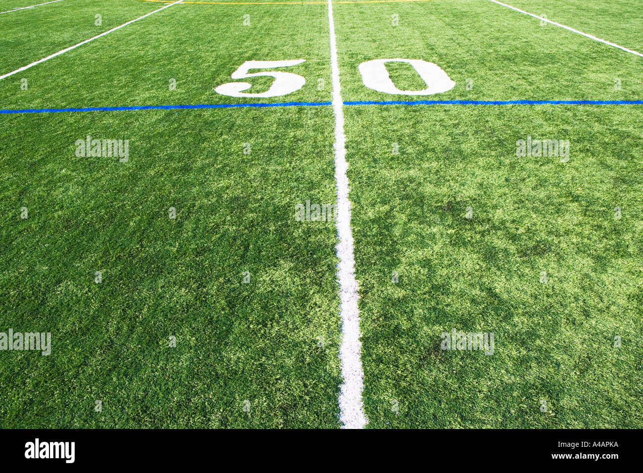 50 YARD LINE AT FOOTBALL FIELD Stock Photo - Alamy