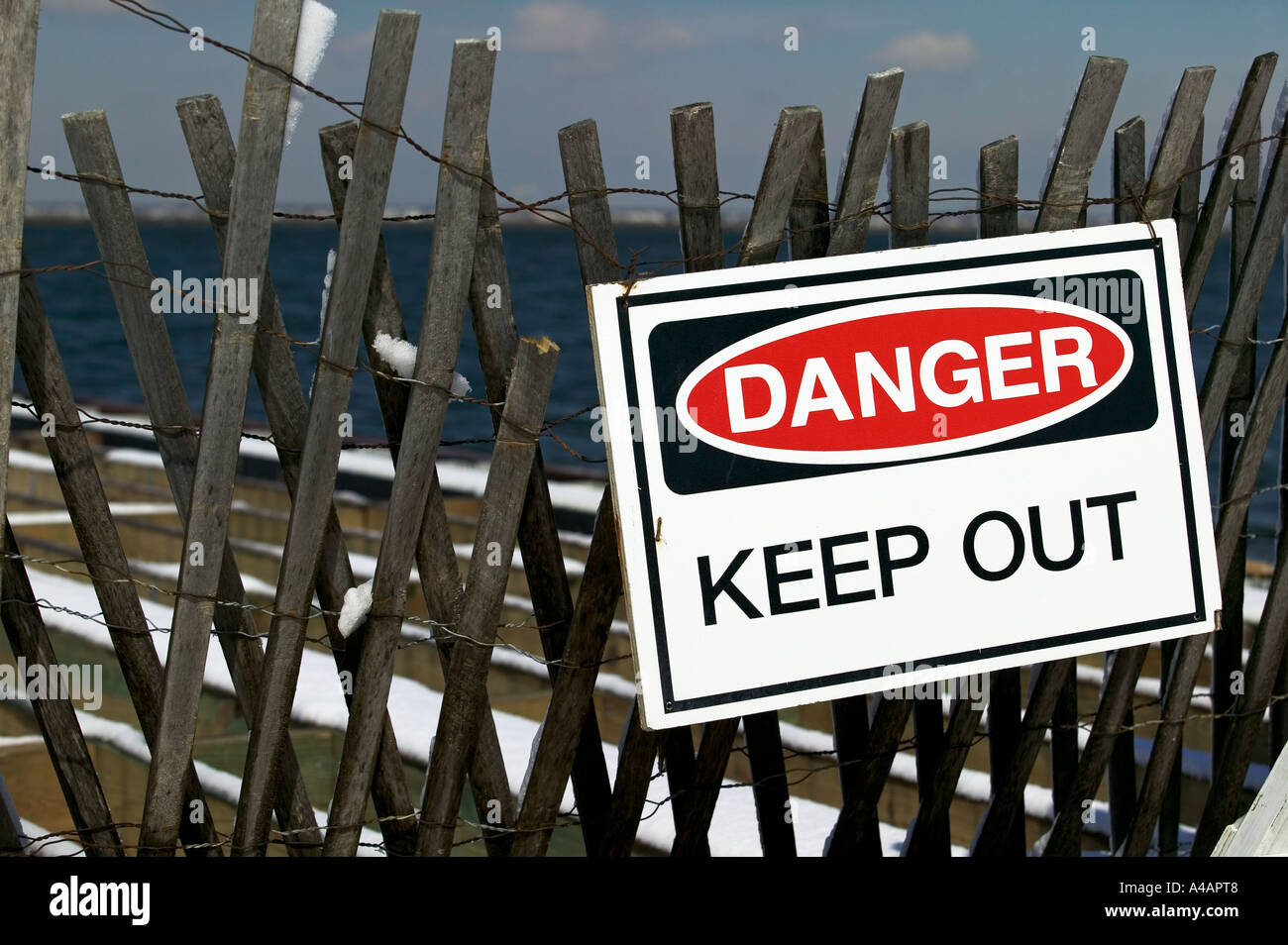 DANGER KEEP OUT SIGN ON WOODEN FENCE Stock Photo - Alamy