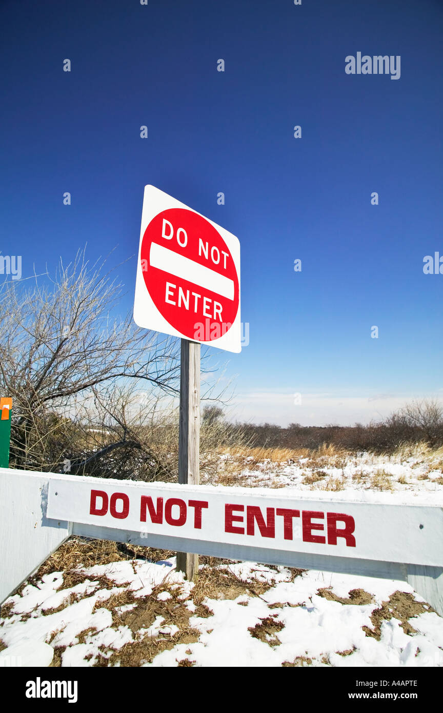 DO NOT ENTER SIGN ON POLICE HORSE Stock Photo - Alamy