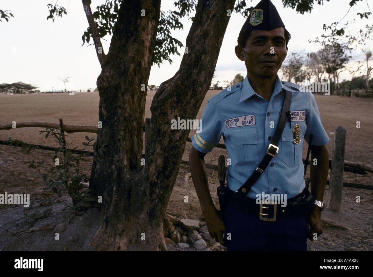 philippines armed security guard on the hacienda luisita estate owned ...