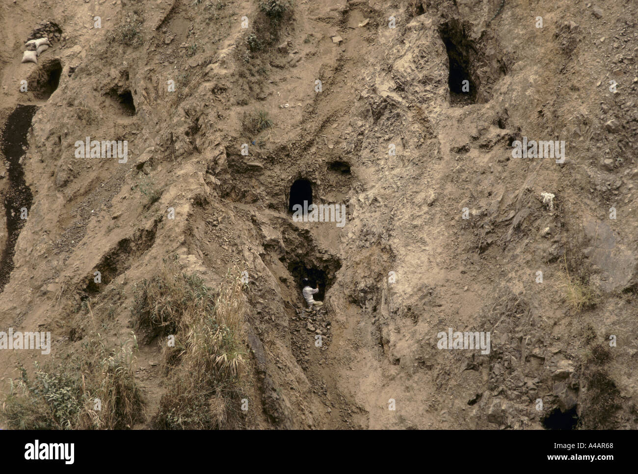 Cordillera Mountains, Philippines, Feb 1991: Small scale gold miners ...