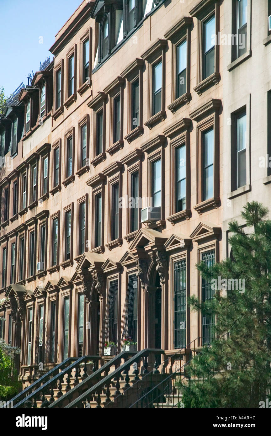 BROWNSTONE BUILDING IN NEW YORK Stock Photo - Alamy