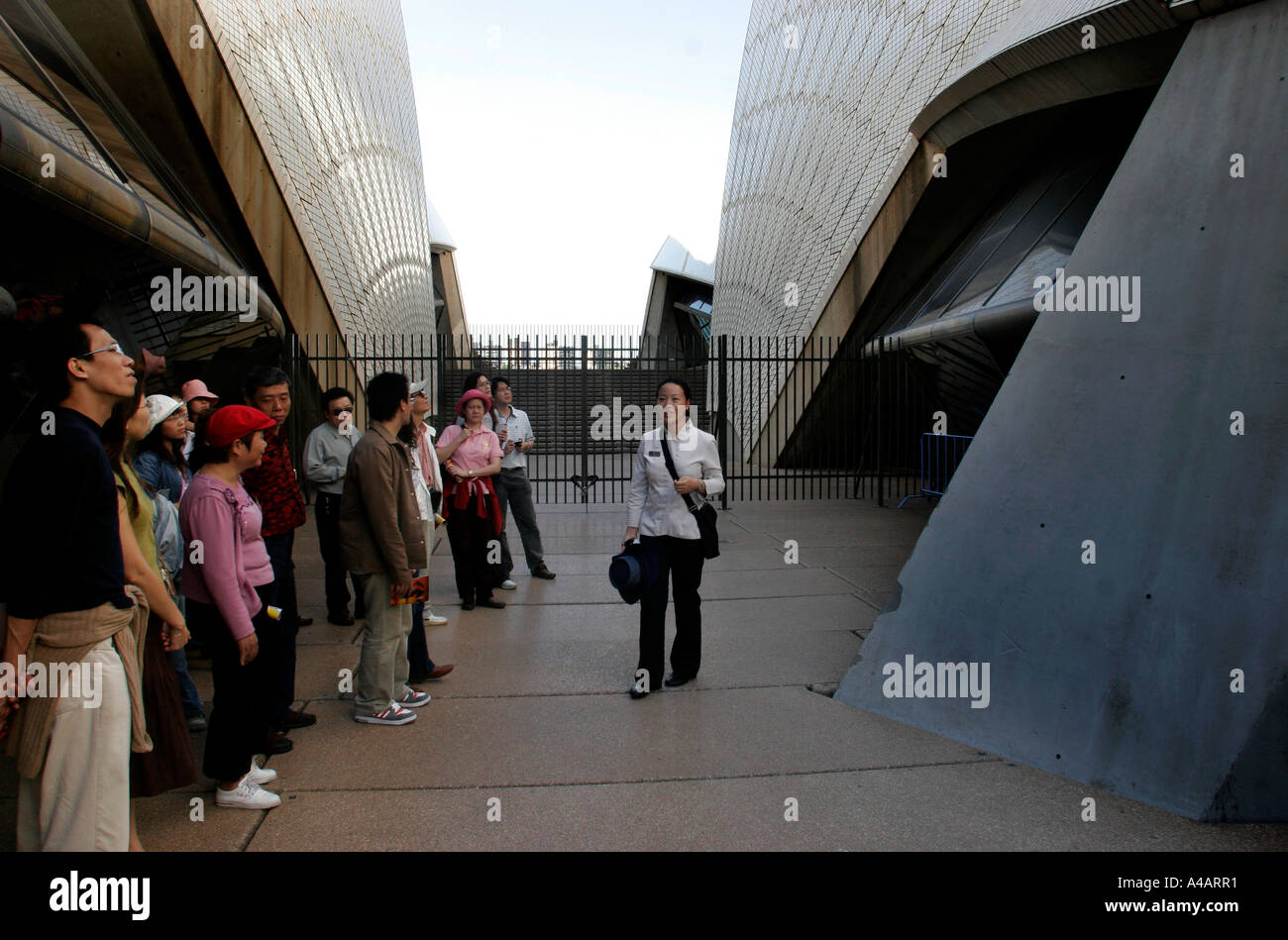 Sydney opera house guided walking tour hi-res stock photography and ...