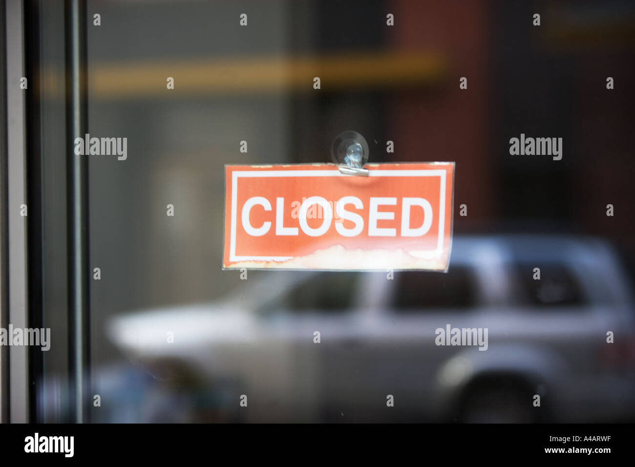 CLOSED STORE SIGN Stock Photo - Alamy