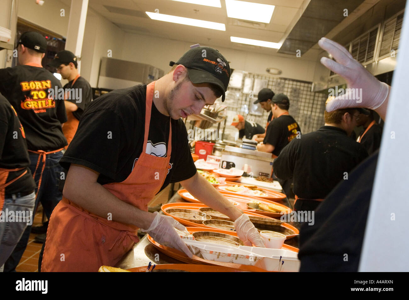 Hooters hi-res stock photography and images - Alamy