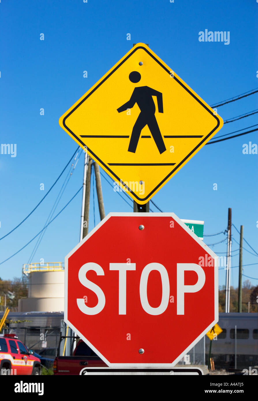 STOP SIGN, PEOPLE CROSSING SIGN Stock Photo - Alamy