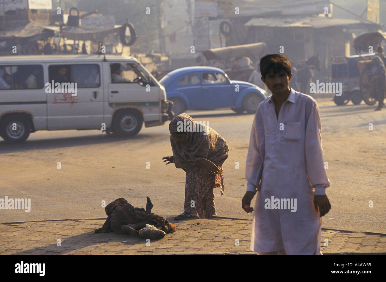 Lahore street hi-res stock photography and images - Alamy