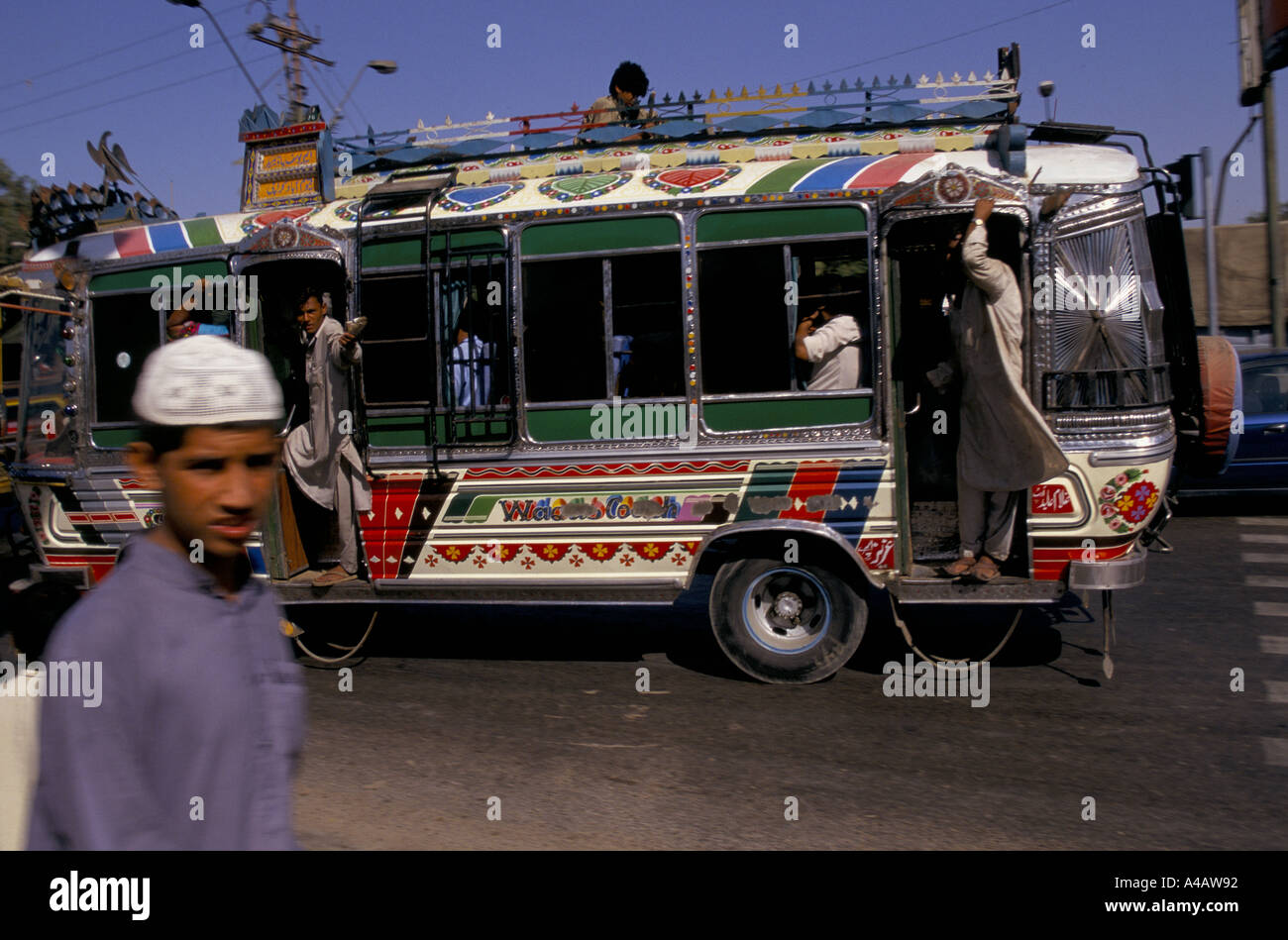 Karachi road hi-res stock photography and images - Alamy