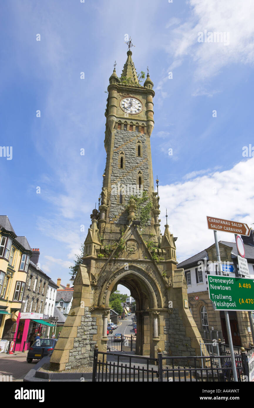 Machynlleth clock tower with Penrallt Street beyond Stock Photo - Alamy