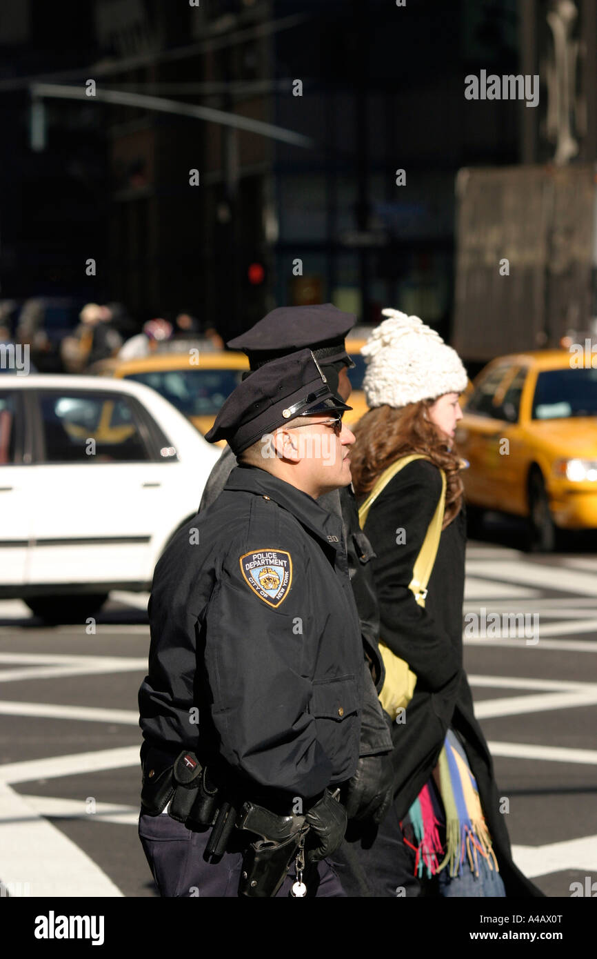 New York policeman patrolman Stock Photo - Alamy