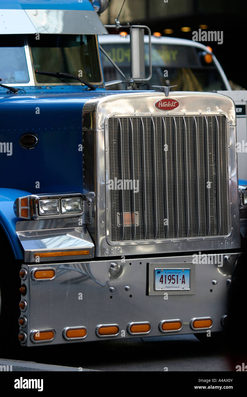 Blue peterbilt hi-res stock photography and images - Alamy