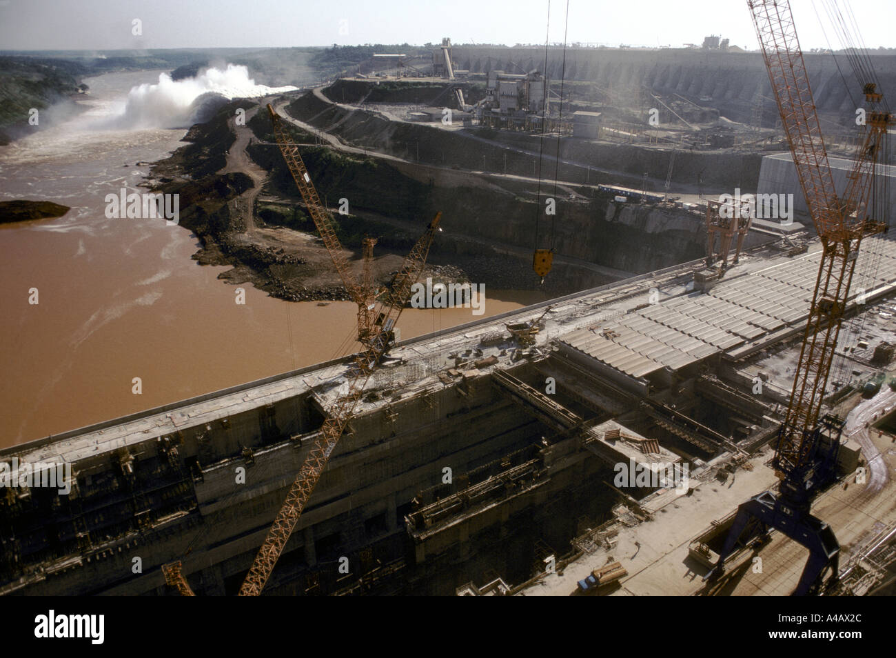 general view on the itaipu hydroelectric dam paraguay Stock Photo - Alamy