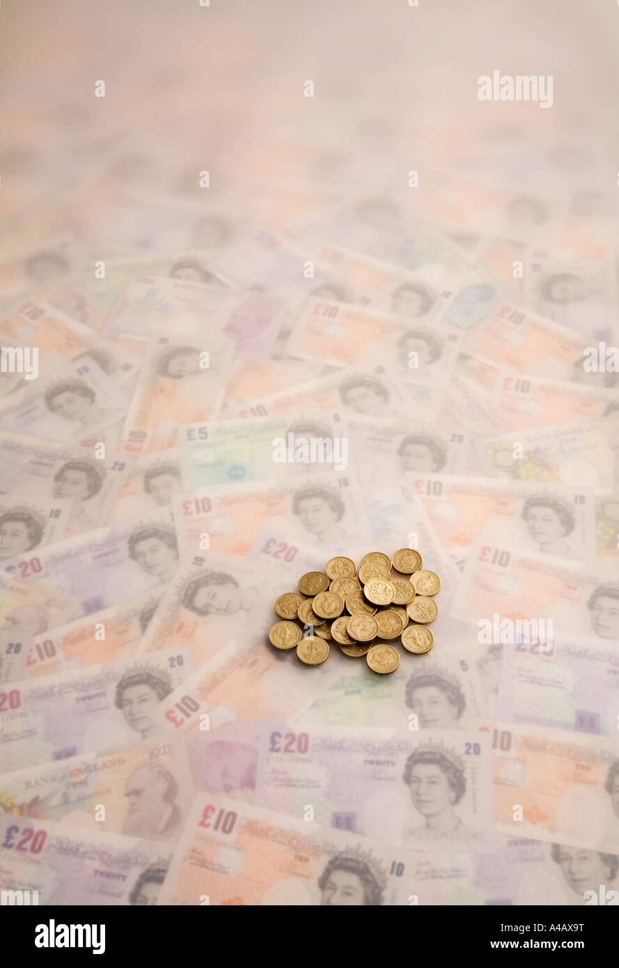 10 pound notes pile hi-res stock photography and images - Alamy