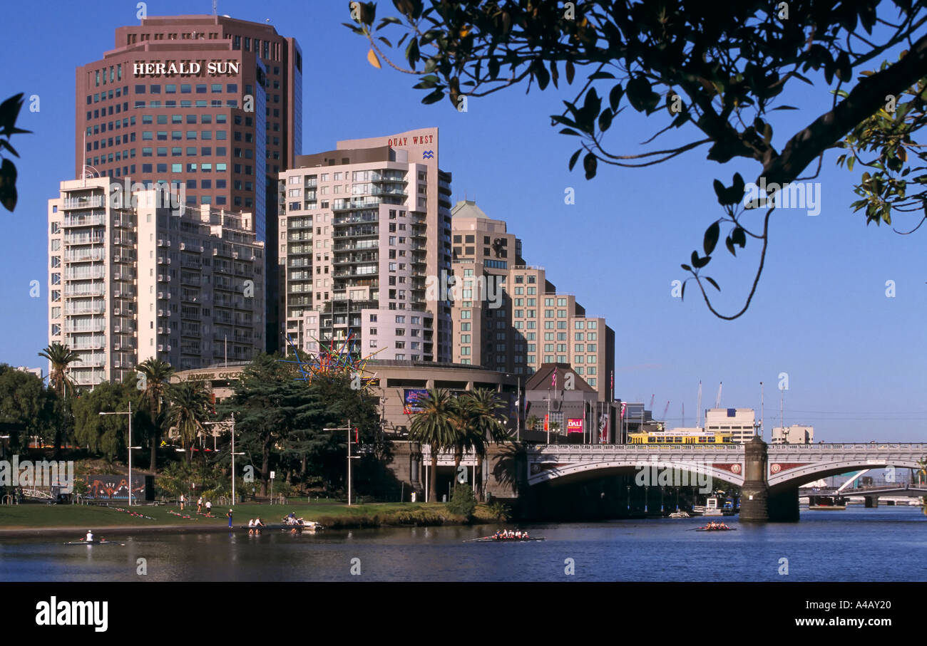 Southgate complex and Yarra River near Alexandra Gardens , Melbourne ...
