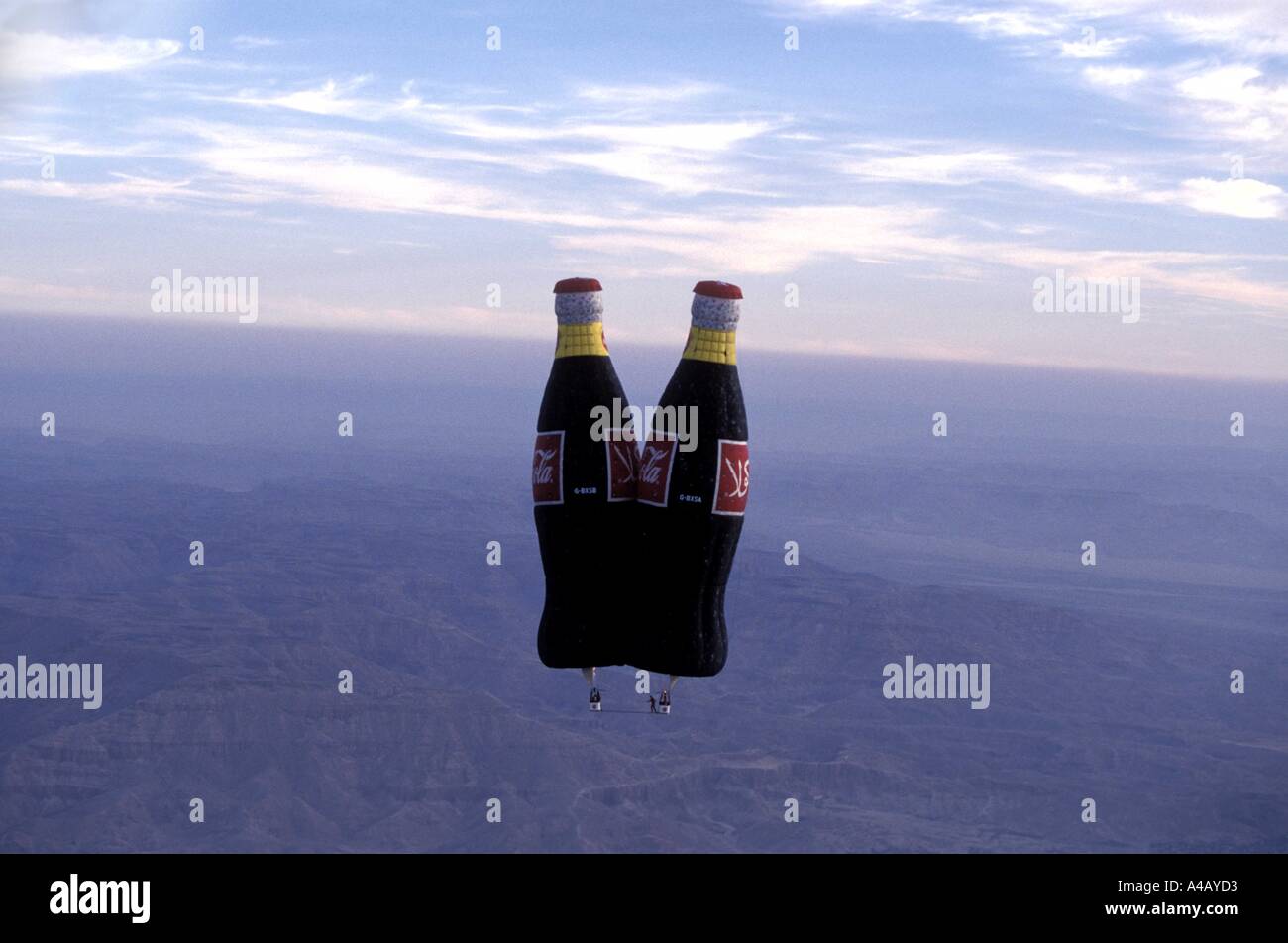 Ian Ashpole tightrope walks between two giant Coca-Cola balloon bottles ...