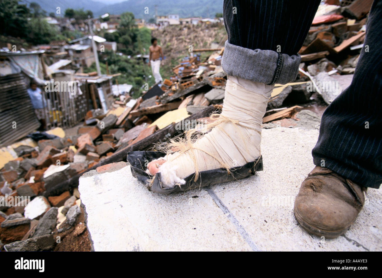 Earthquake in Colombia 1999 - despite damaging his foot in the ...