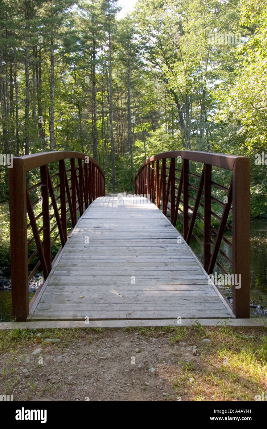 Wood foot bridge hi-res stock photography and images - Alamy