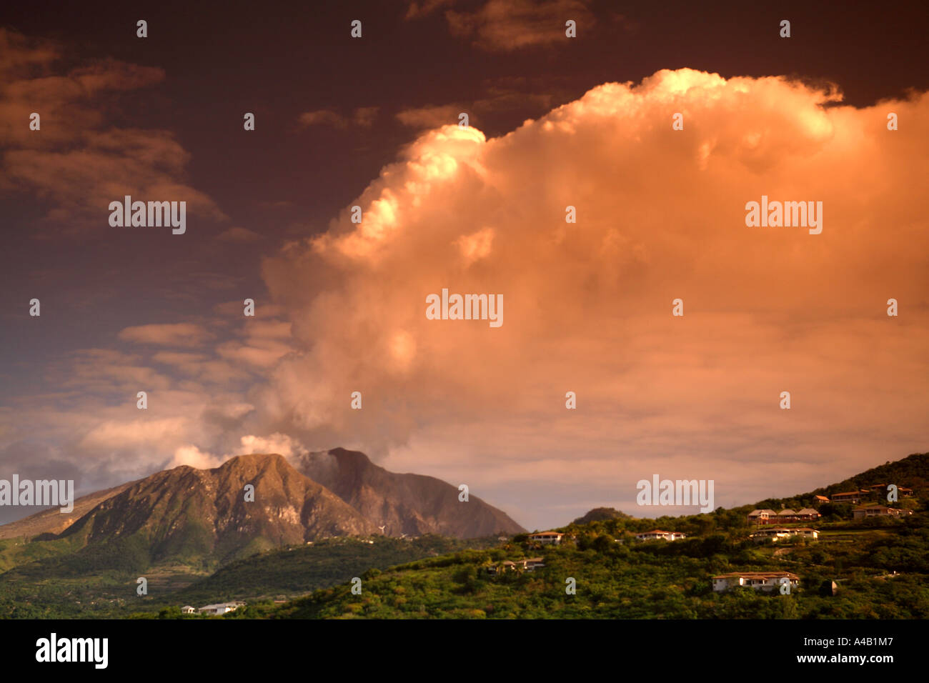 Soufriere hills volcano 2006 hi-res stock photography and images - Alamy
