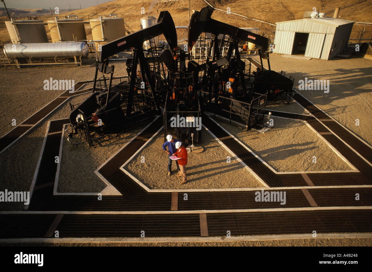 Two oil wells hi-res stock photography and images - Alamy