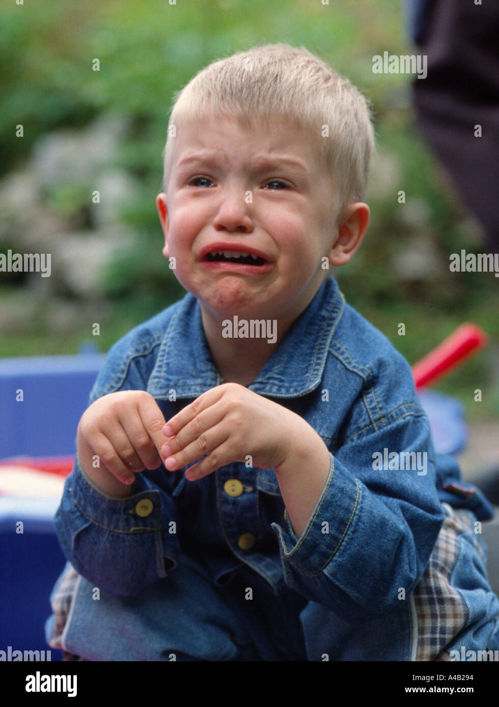 Weeping boy hi-res stock photography and images - Alamy